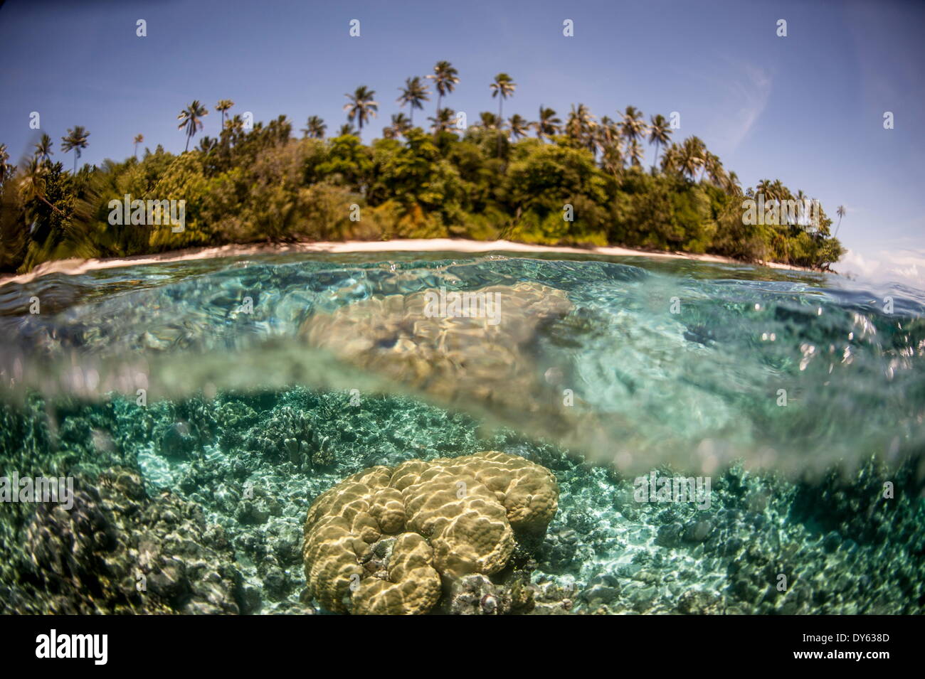 Submerged islands hi-res stock photography and images - Alamy