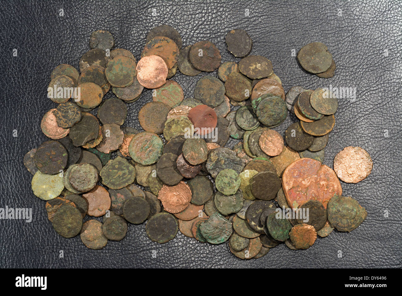 Base metal coinage hi-res stock photography and images - Alamy