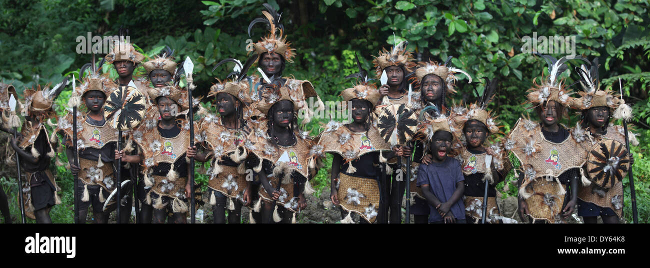 Group photo with children with black smeared faces, Ati Atihan Festival ...
