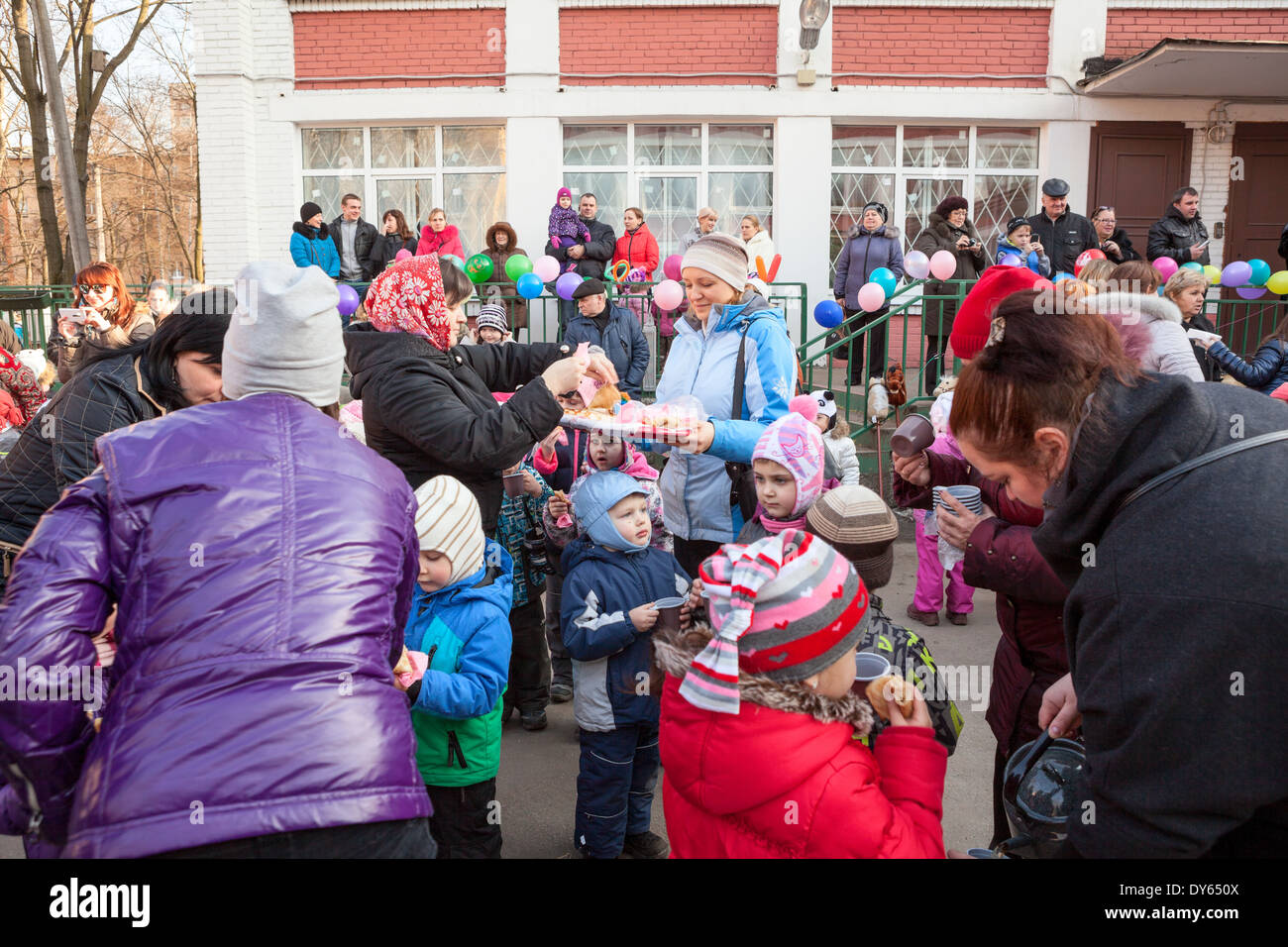 Russian parents and children eating pancakes and drinking tea at ...