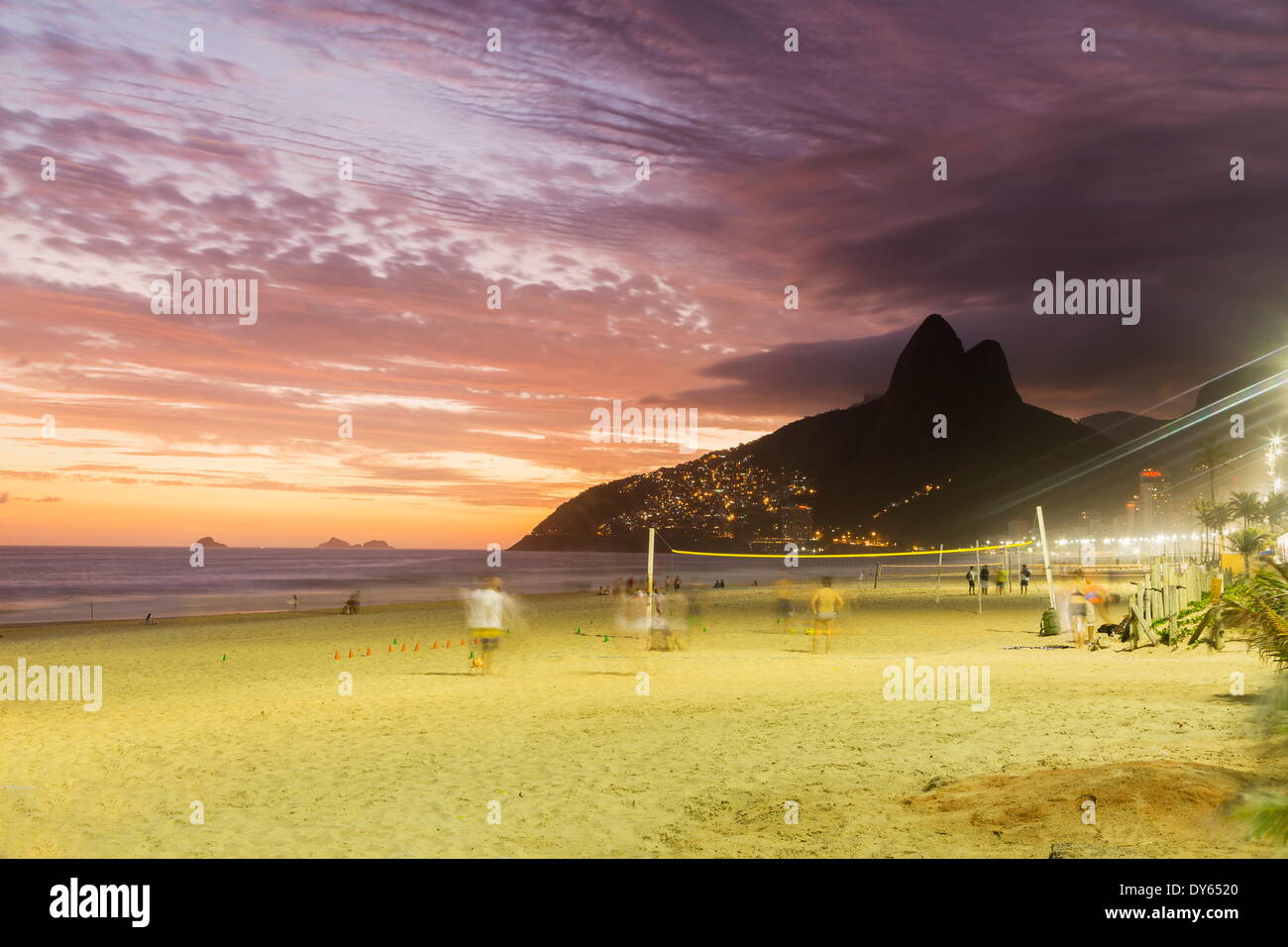 Rio de janeiro beach sunset hi-res stock photography and images - Alamy