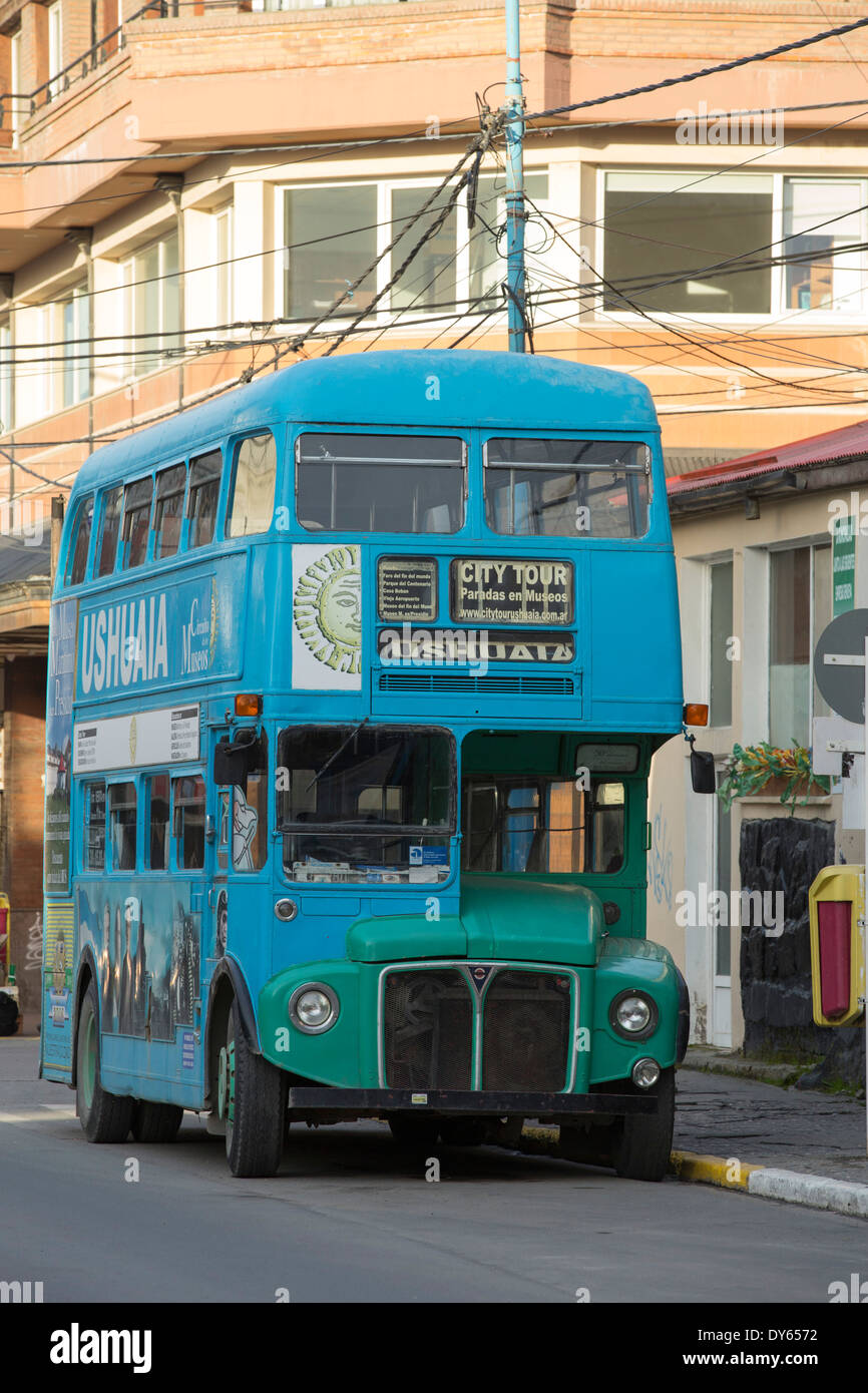 Excursion bus hi-res stock photography and images - Alamy