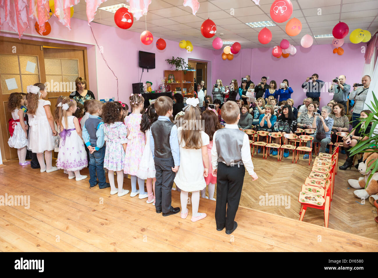 Daycare parents teacher hi-res stock photography and images - Alamy