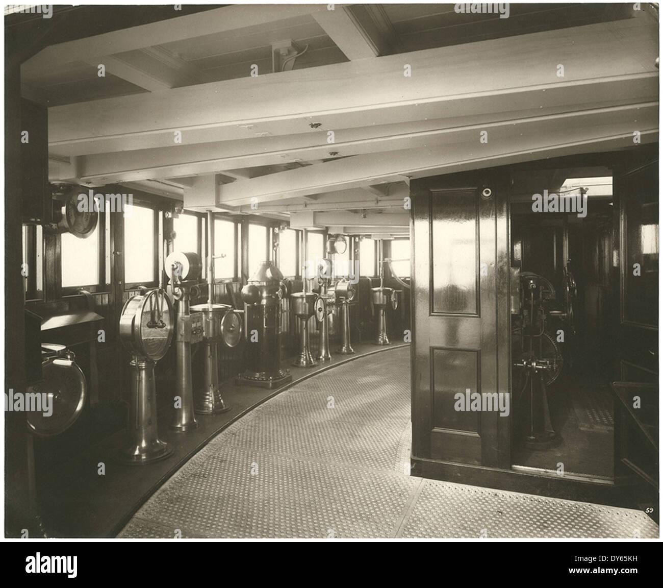 Navigationbridges hi-res stock photography and images - Alamy