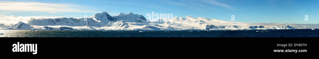 Snow-Covered Mountains Fournier Bay Antarctic Peninsula // A high ...