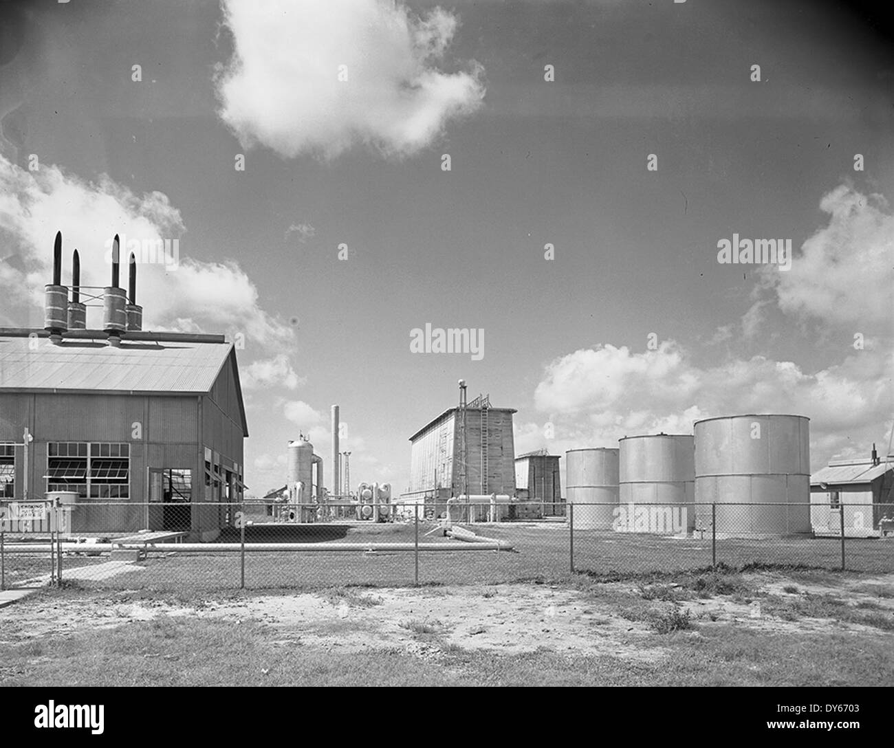 The Warren Petroleum Corporation's recycling plant in Agua Dulce, Texas ...