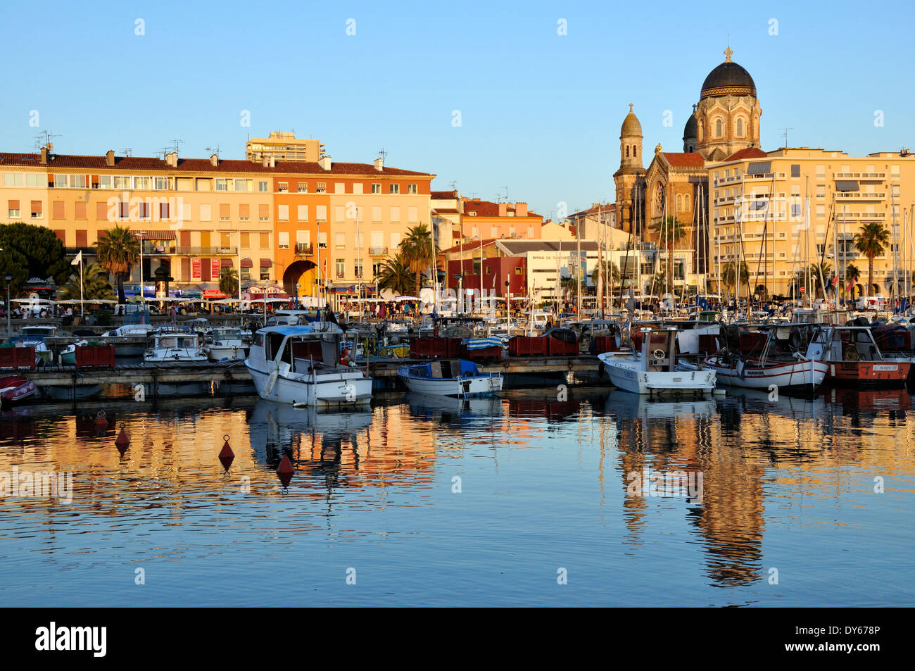 Sainte-Maxime port in bay of Saint-Tropez Stock Photo - Alamy