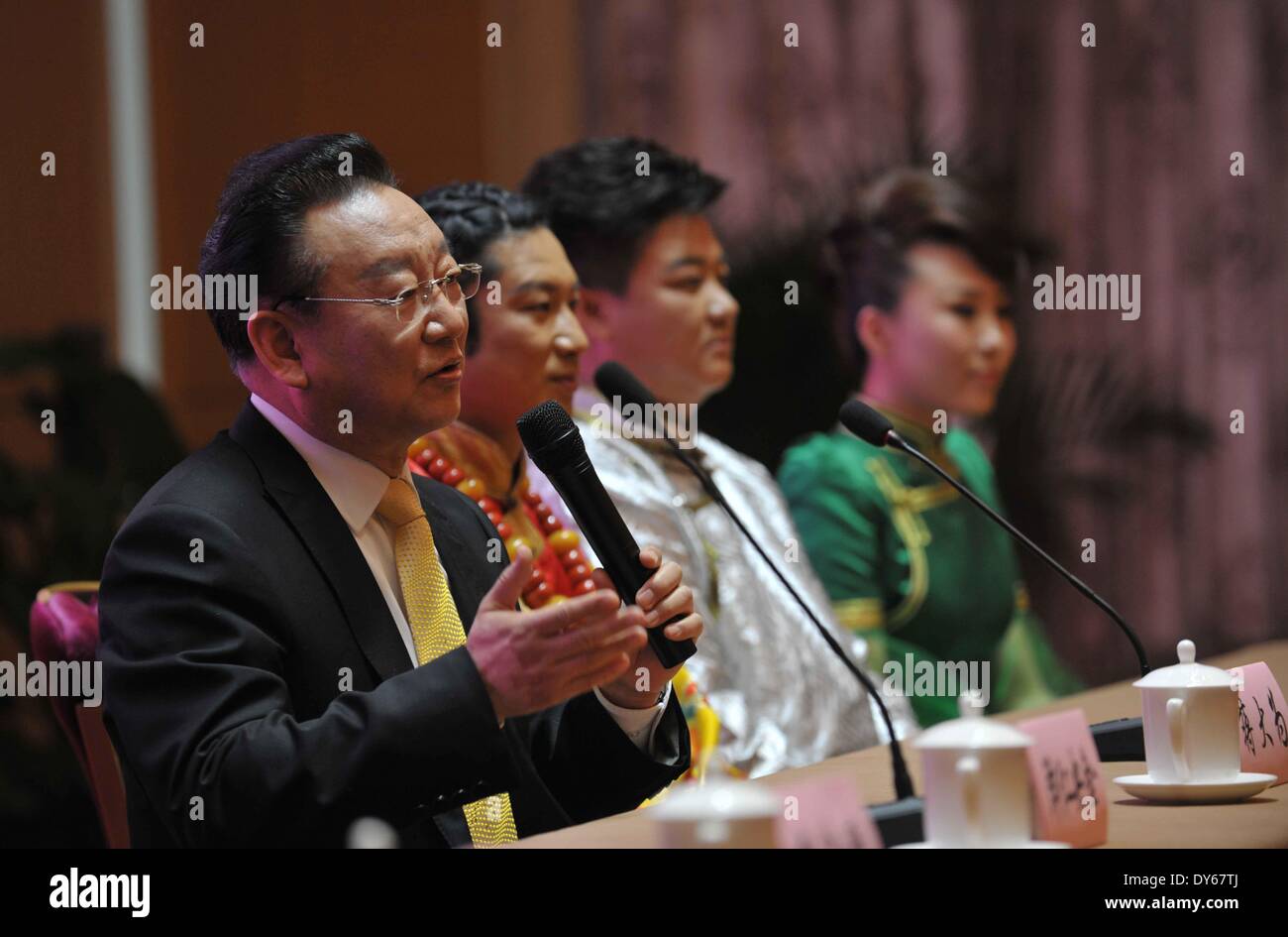 Beijing, China. 8th Apr, 2014. Singer Jiang Dawei (1st L) introduces a ...