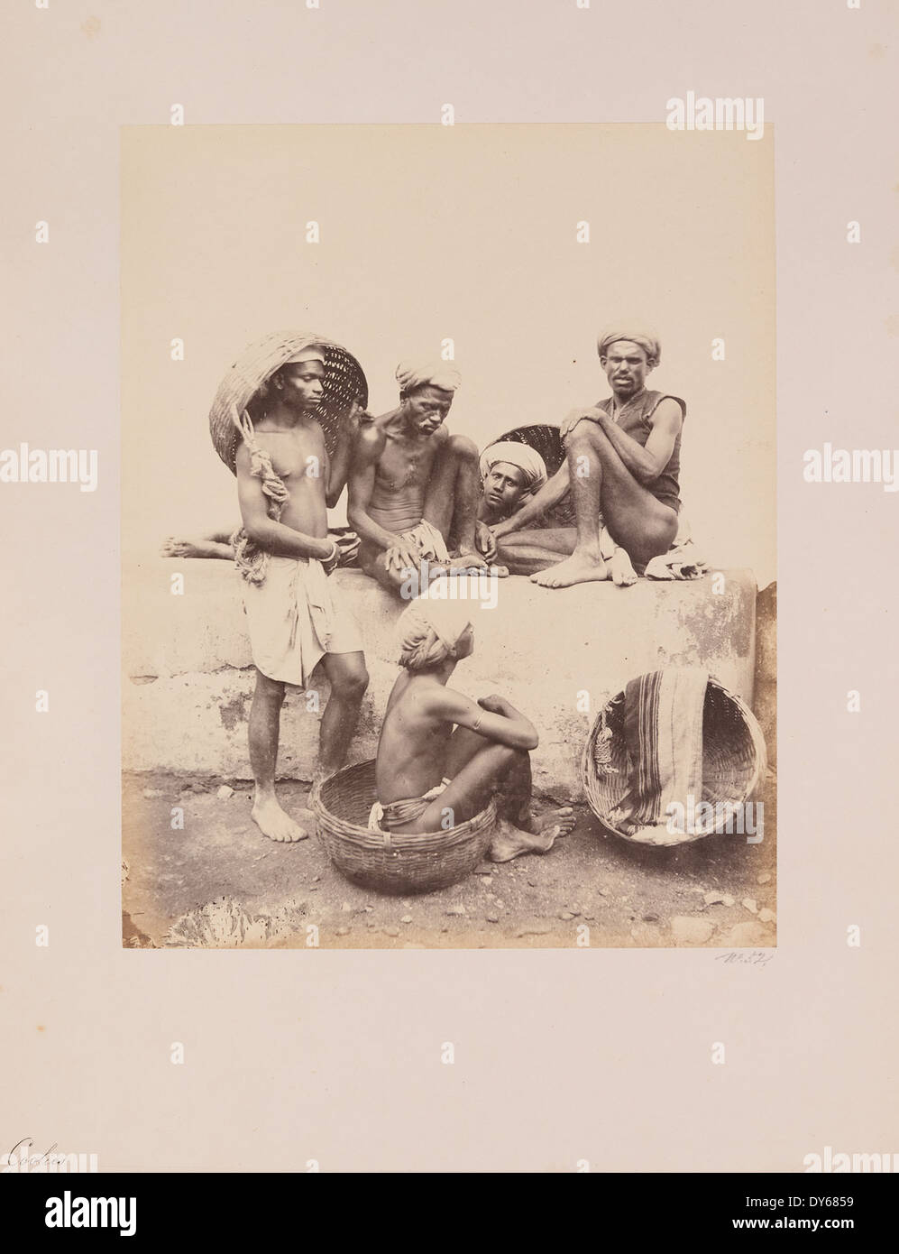 Labor exploitation in india hi-res stock photography and images - Alamy