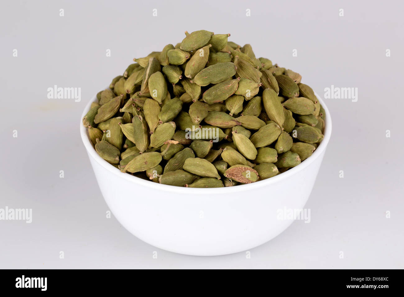 White cardamom hi-res stock photography and images - Alamy