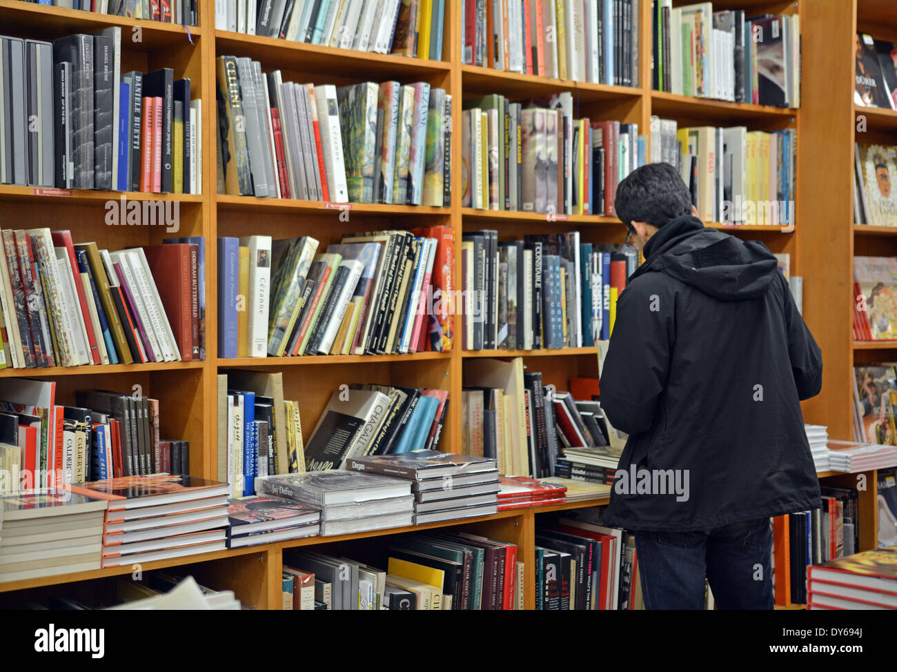 Bookstore interior hi-res stock photography and images - Alamy