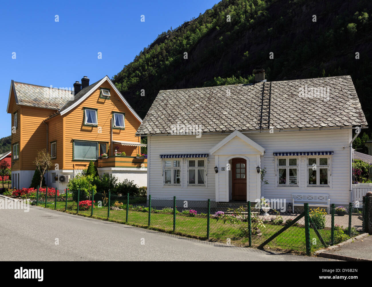 Norwegian houses hi-res stock photography and images - Alamy
