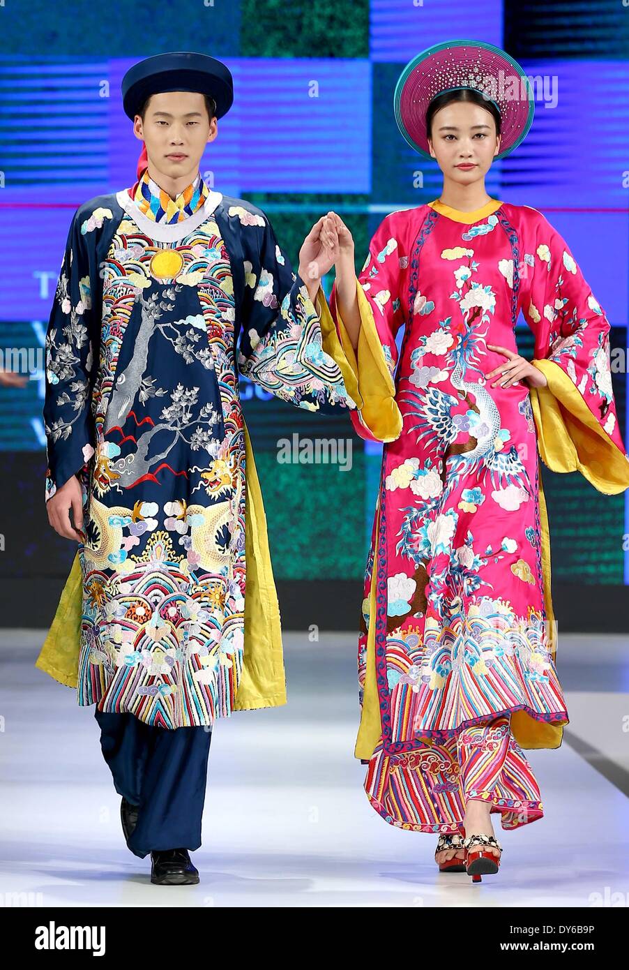 Vietnamese models hi-res stock photography and images - Alamy