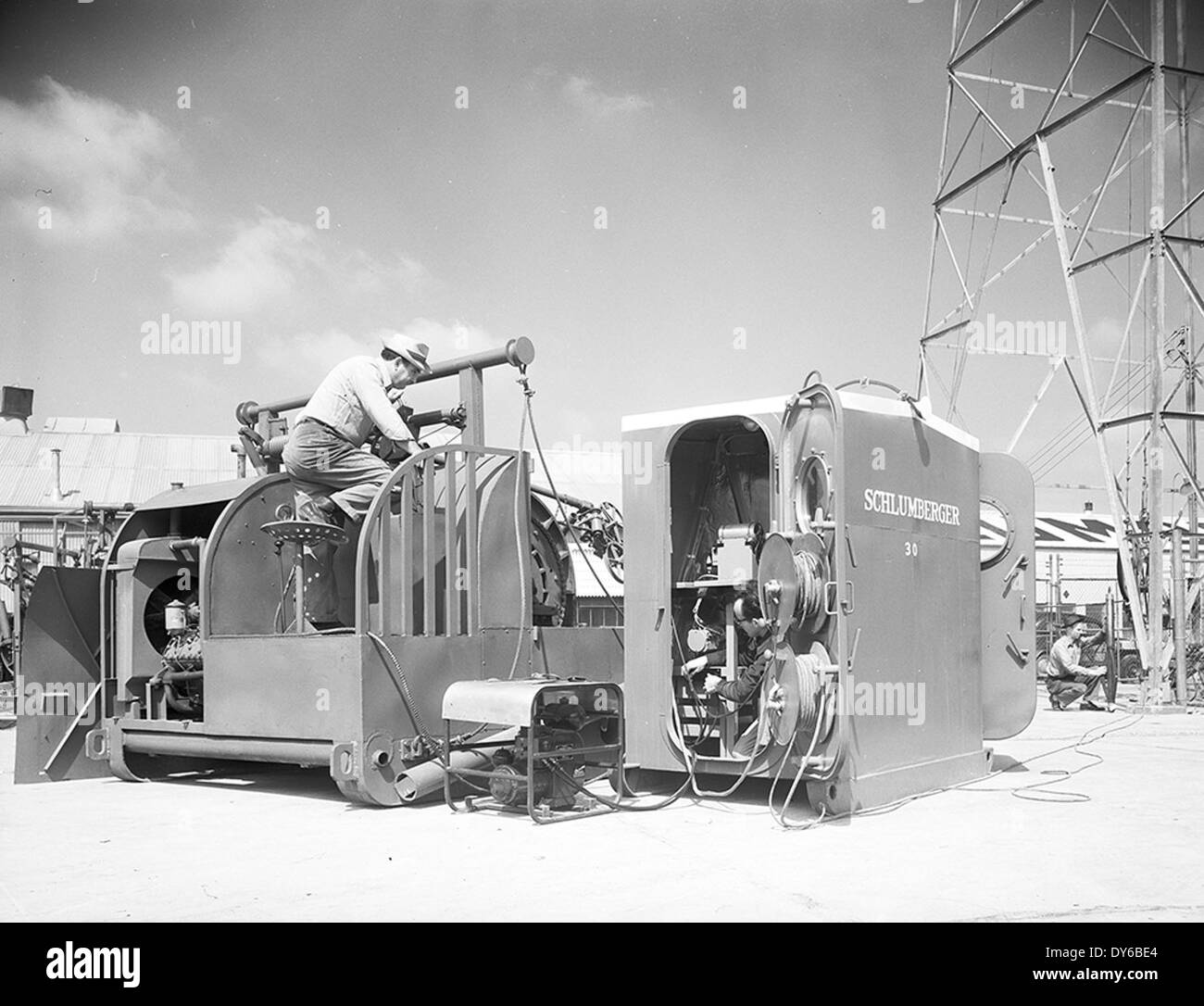 Oilwelldrillingrigs Black and White Stock Photos & Images - Alamy