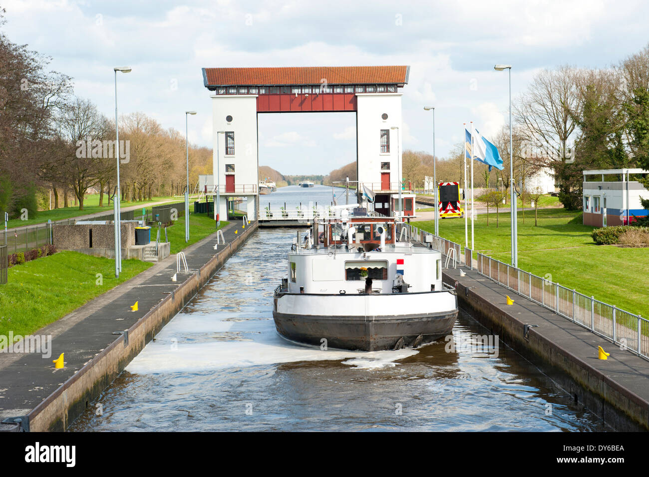 Sluice structure hi-res stock photography and images - Alamy