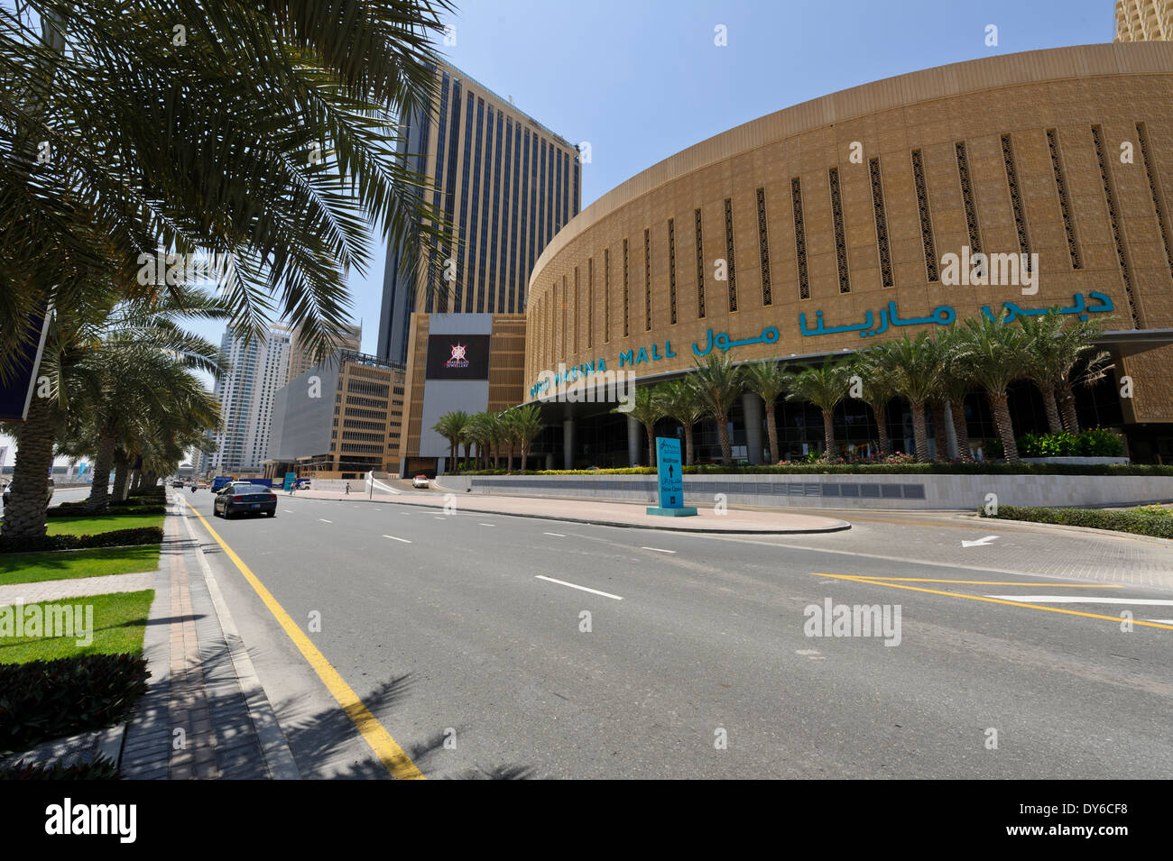Dubai marina mall hi-res stock photography and images - Alamy