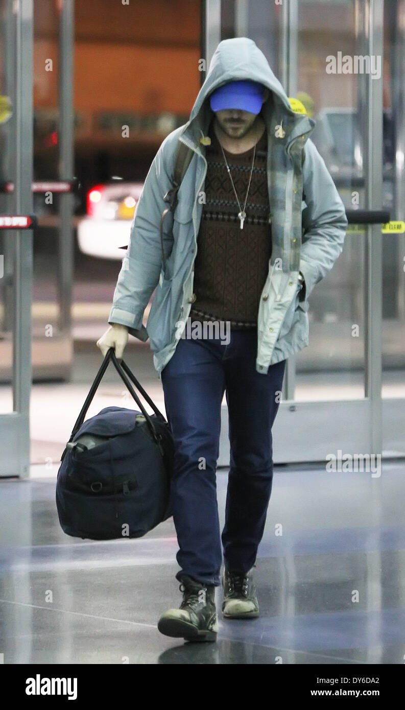 Ryan Gosling keeps his head down as he makes his way through JFK AirportFeaturing: Ryan Gosling ...