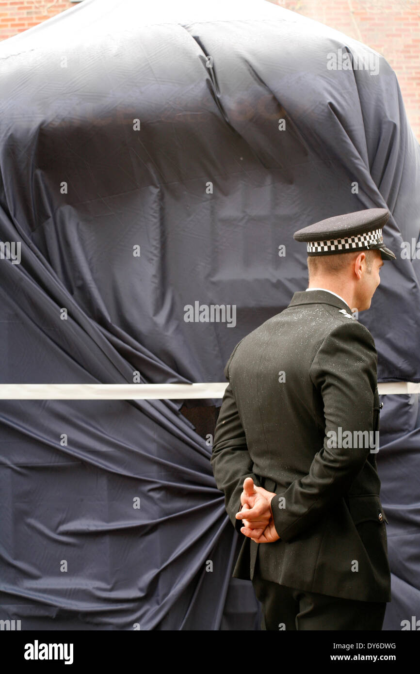 Under cover police uk hi-res stock photography and images - Alamy