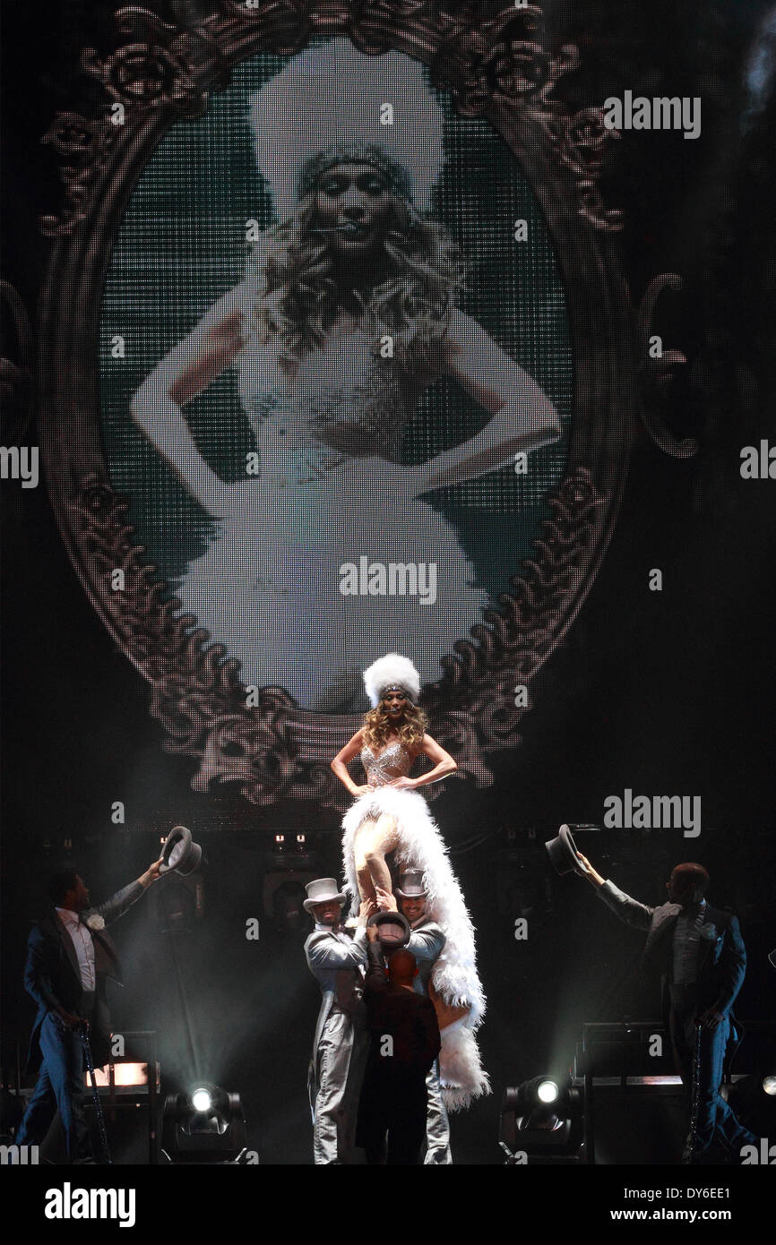 Jennifer lopez performing tour hi-res stock photography and images - Alamy