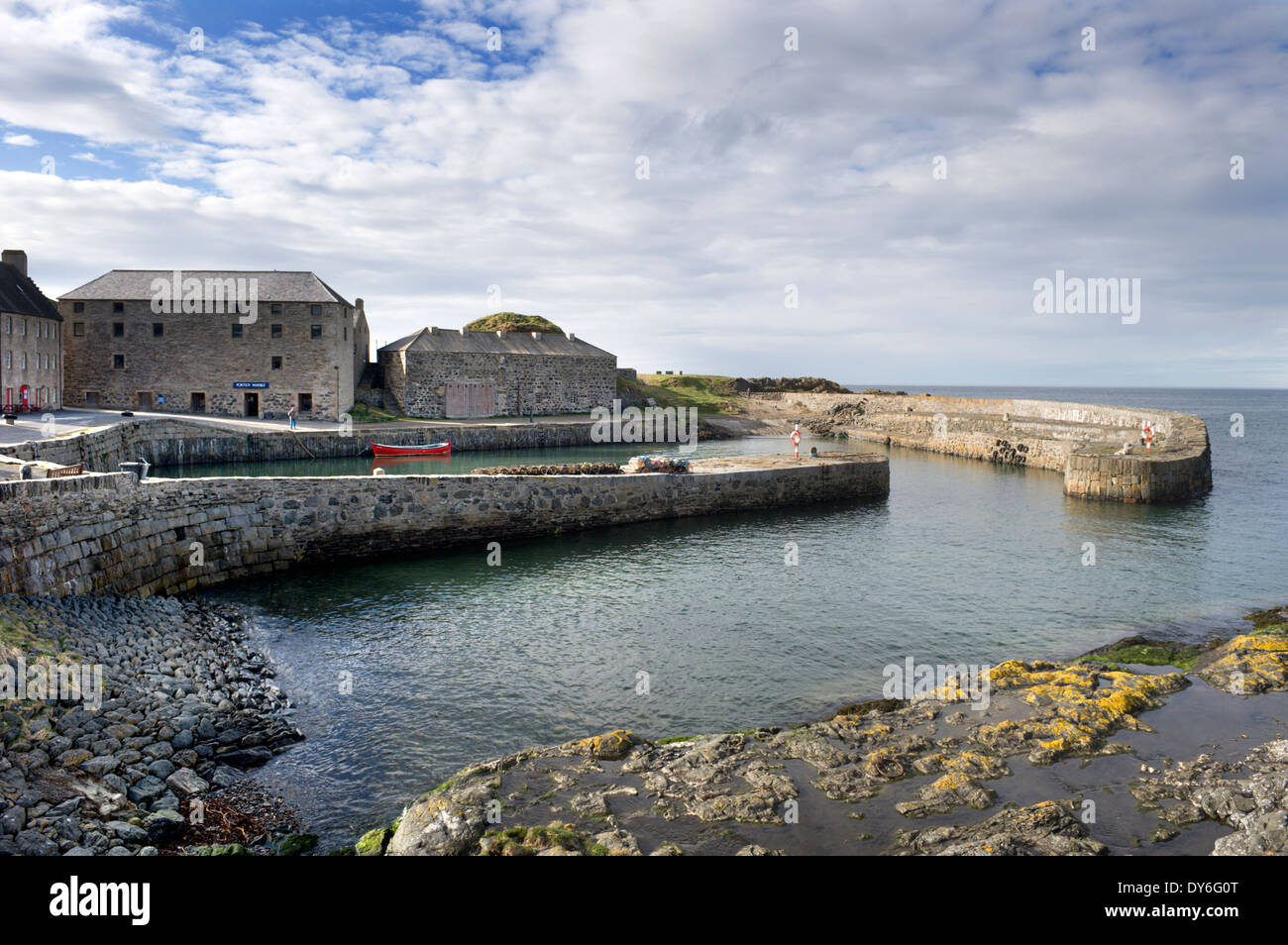 Harbour walls hi-res stock photography and images - Alamy