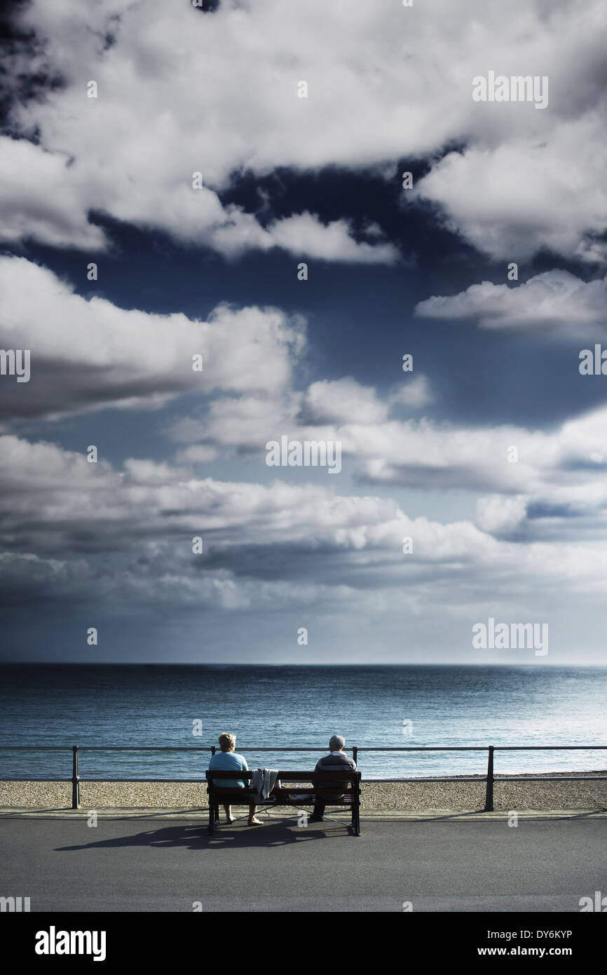 Two people sitting on a bench hi-res stock photography and images - Alamy