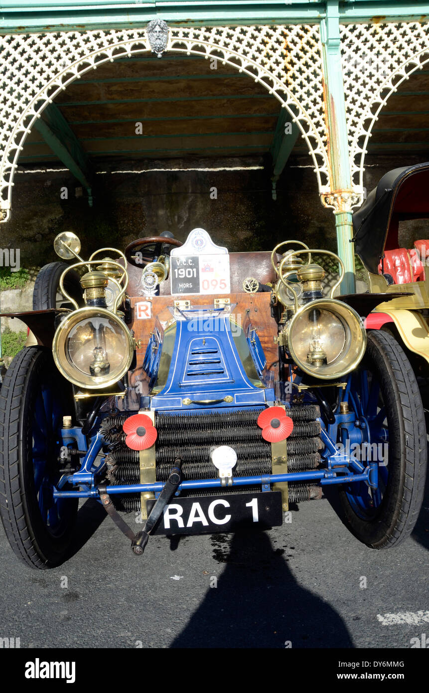 RAC 1 and other veteran motor cars from pre-1905 arriving in Brighton ...
