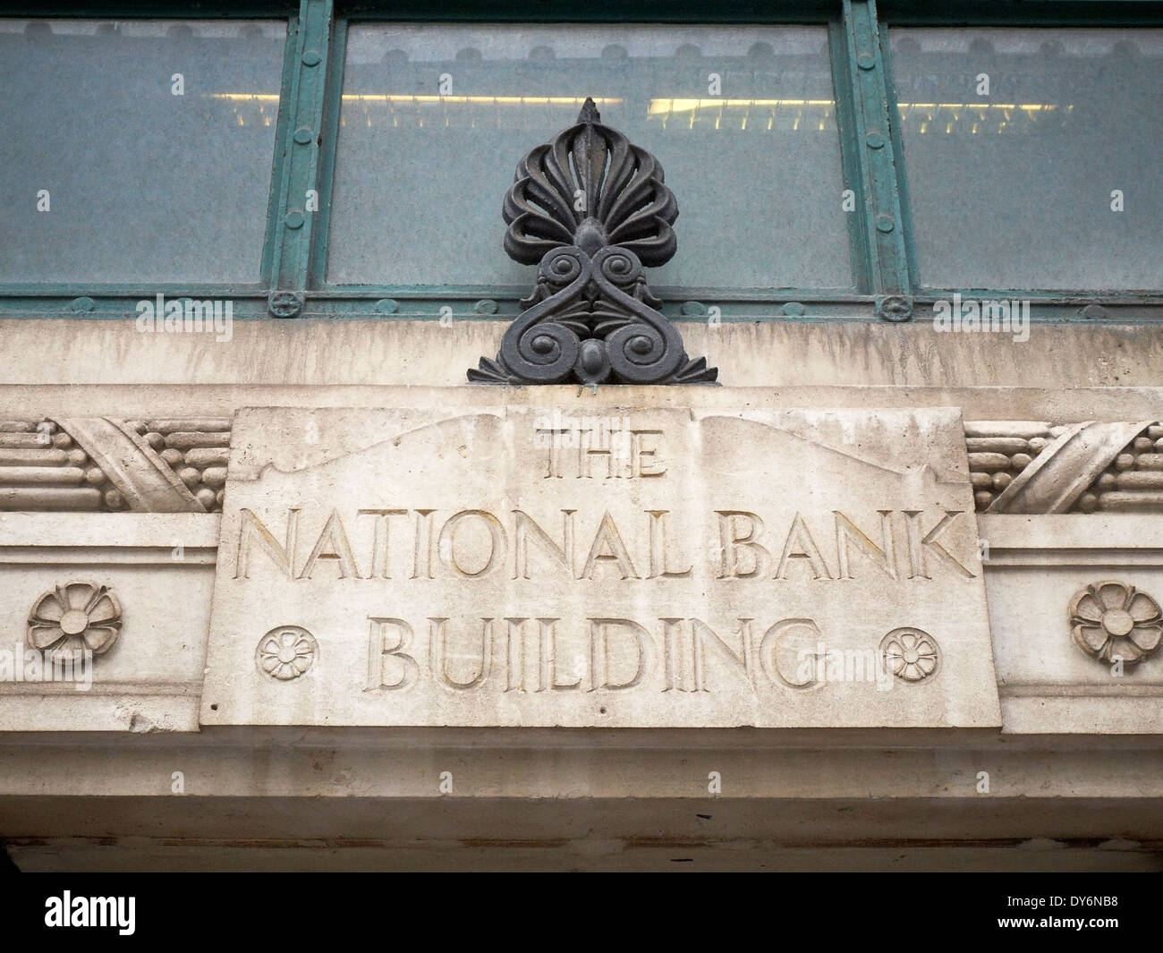 Bank sign building exterior hi-res stock photography and images - Alamy