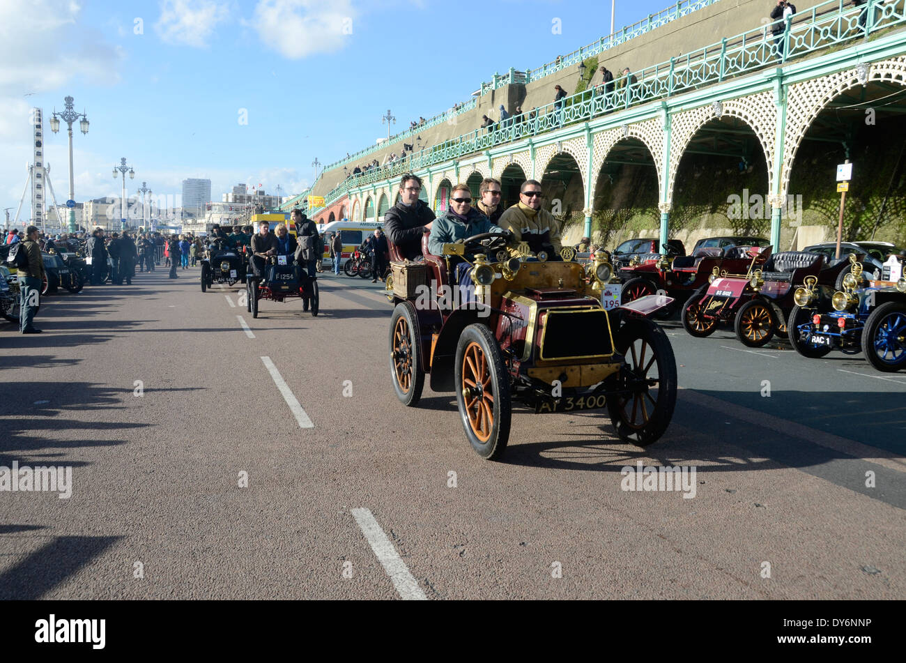 Veteran motor cars from pre-1905 arriving in Brighton at the end of the ...