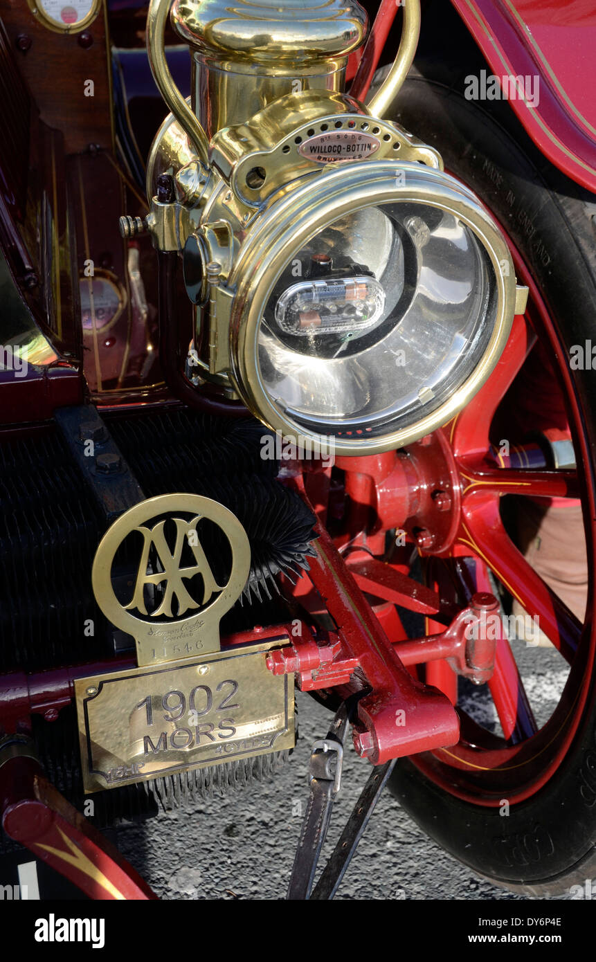 Veteran motor cars from pre-1905 arriving in Brighton at the end of the ...