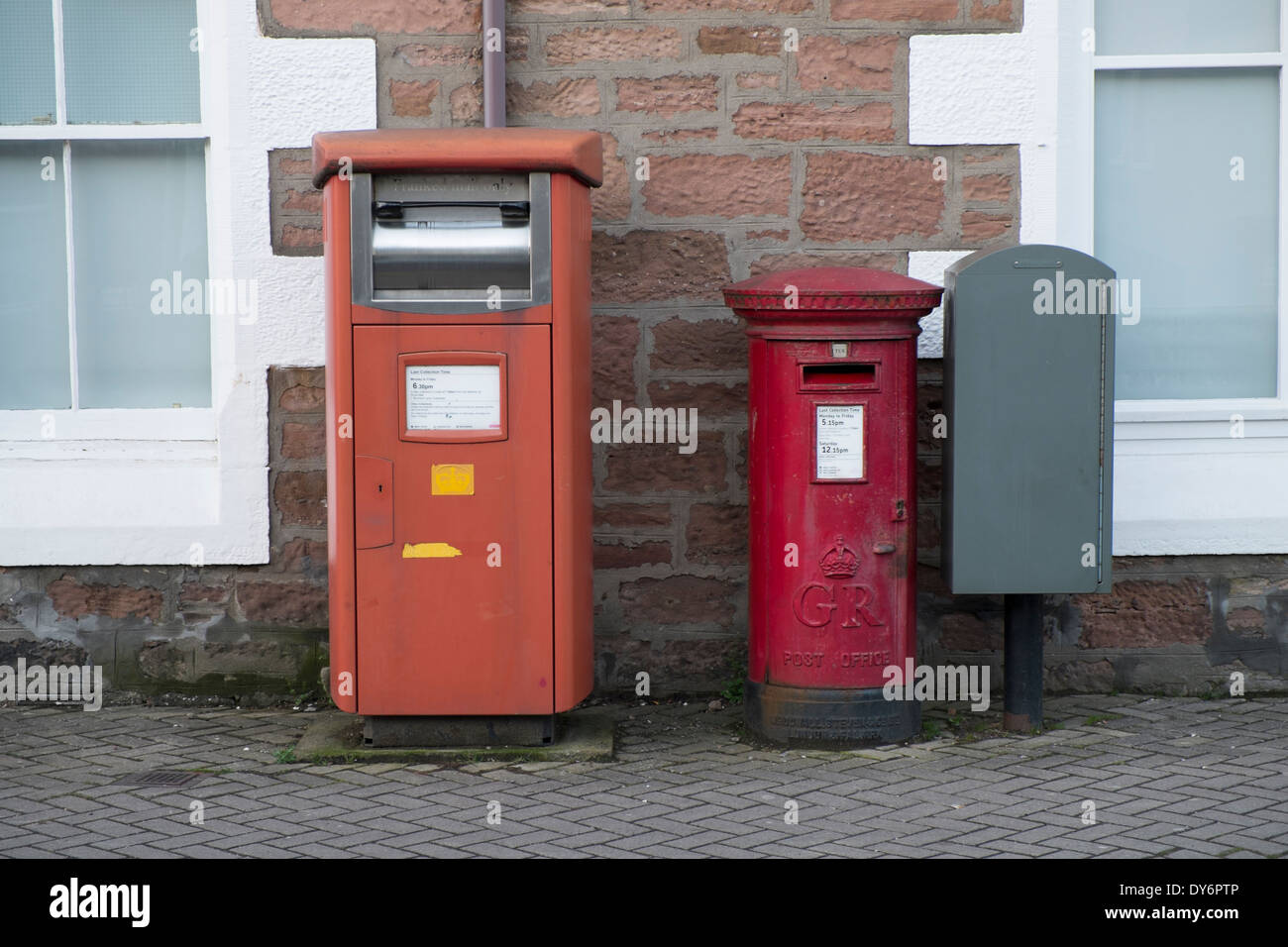 Royal mail post boxes hi-res stock photography and images - Alamy