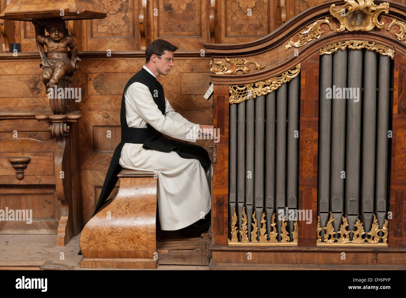 Abbey Stams - the life of the Cistercian monks - Padre Martin at the ...