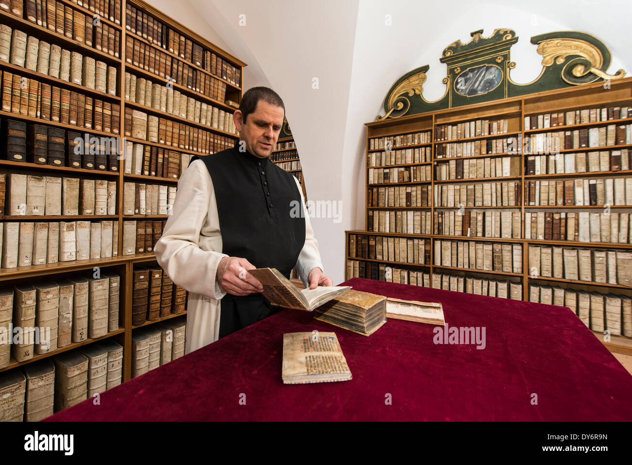 Abbey Stams - the life of the Cistercian monks - library - March 2013 ...