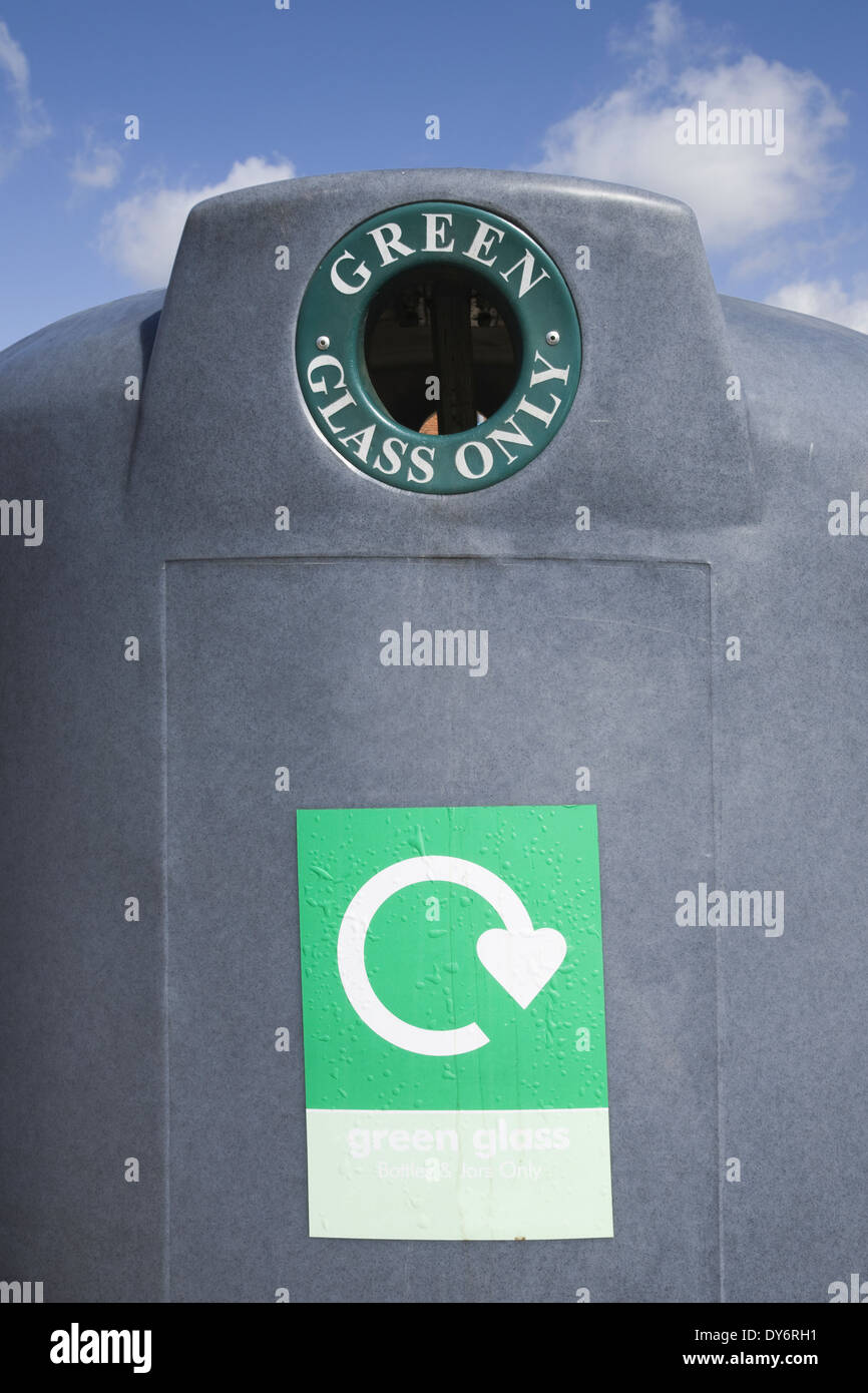 Bottle recycle bin hi-res stock photography and images - Alamy