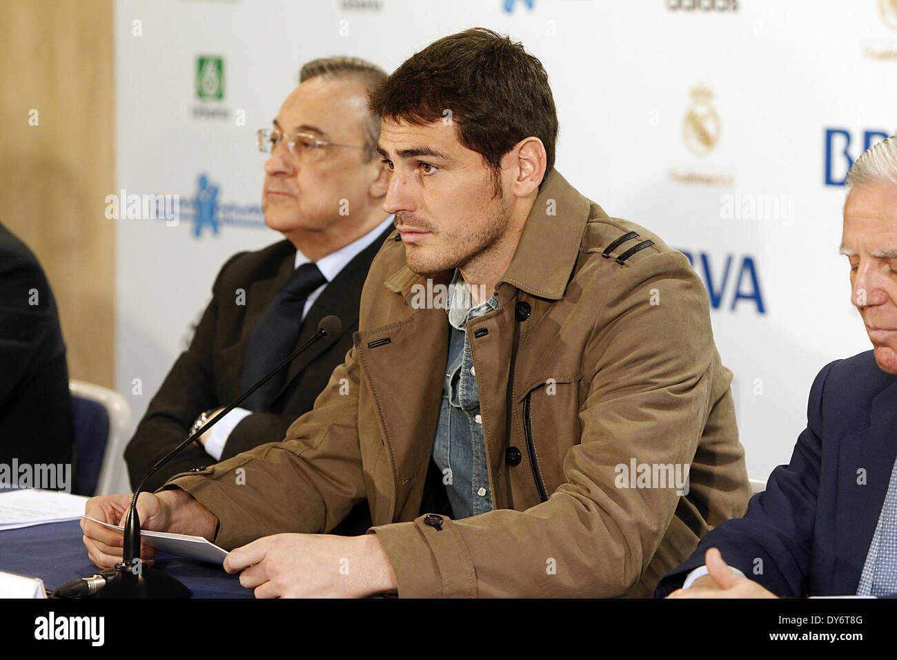 Real Madrid soccer players and the Real Madrid chairman Florentino ...