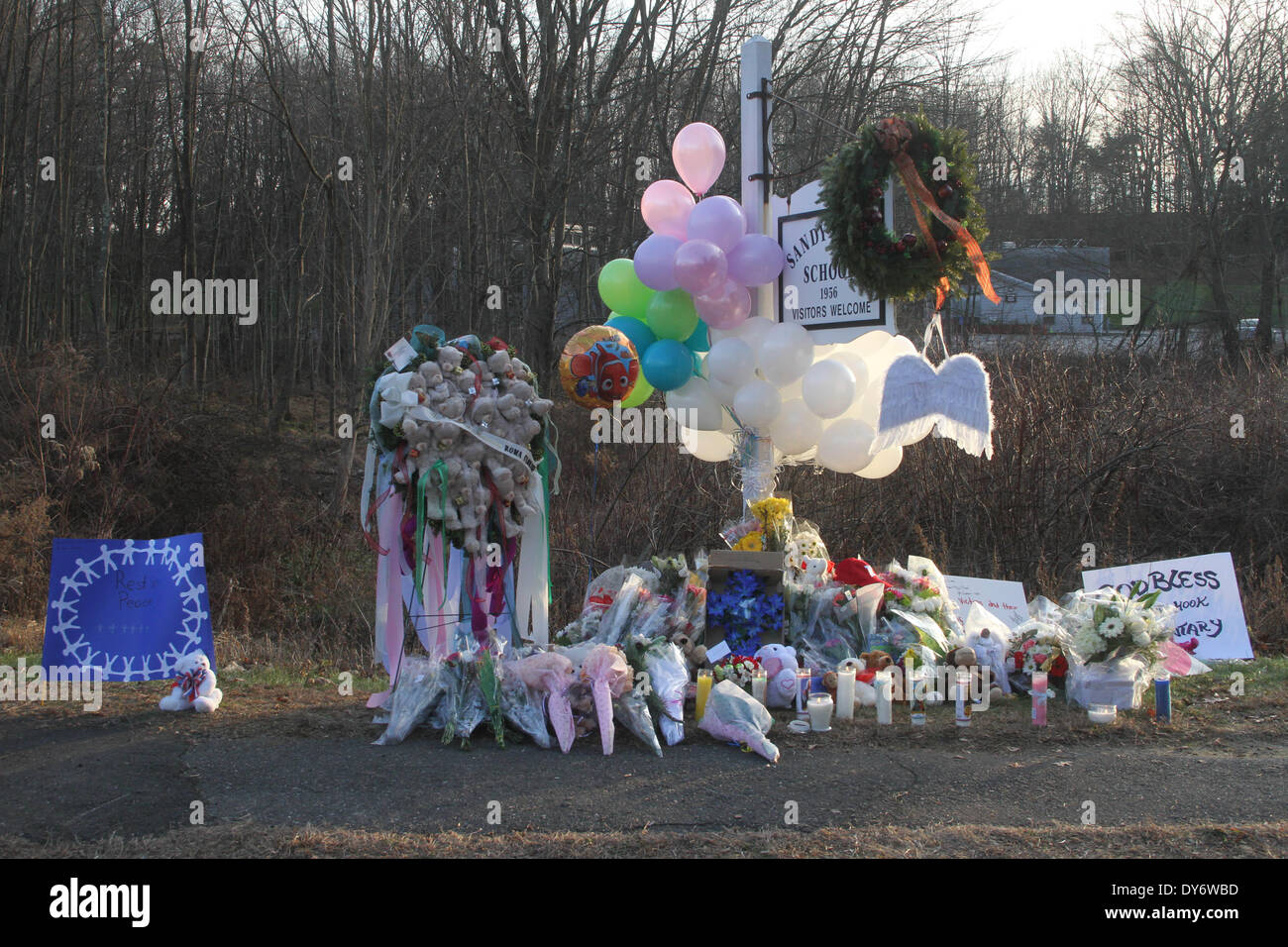 Pictures of Sandy Elementary School and pictures from Newtown CT ...