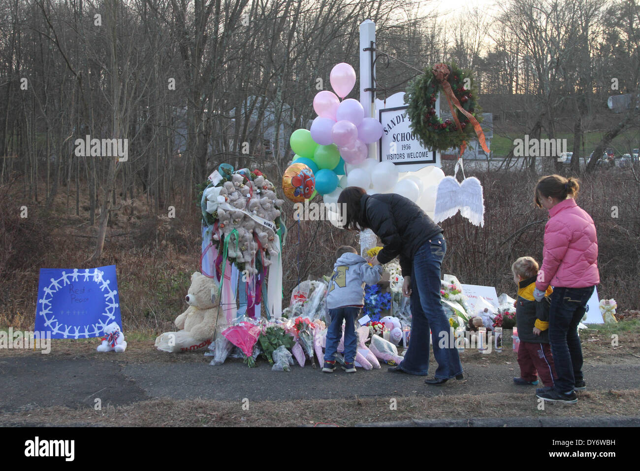 Pictures of Sandy Elementary School and pictures from Newtown CT ...
