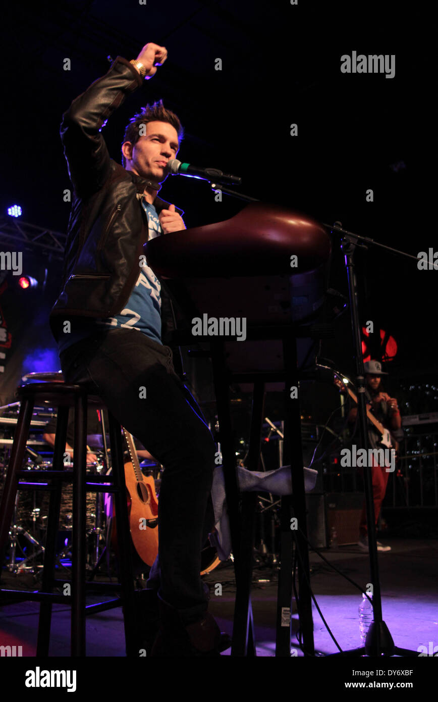 Andy grammer concert hi-res stock photography and images - Alamy
