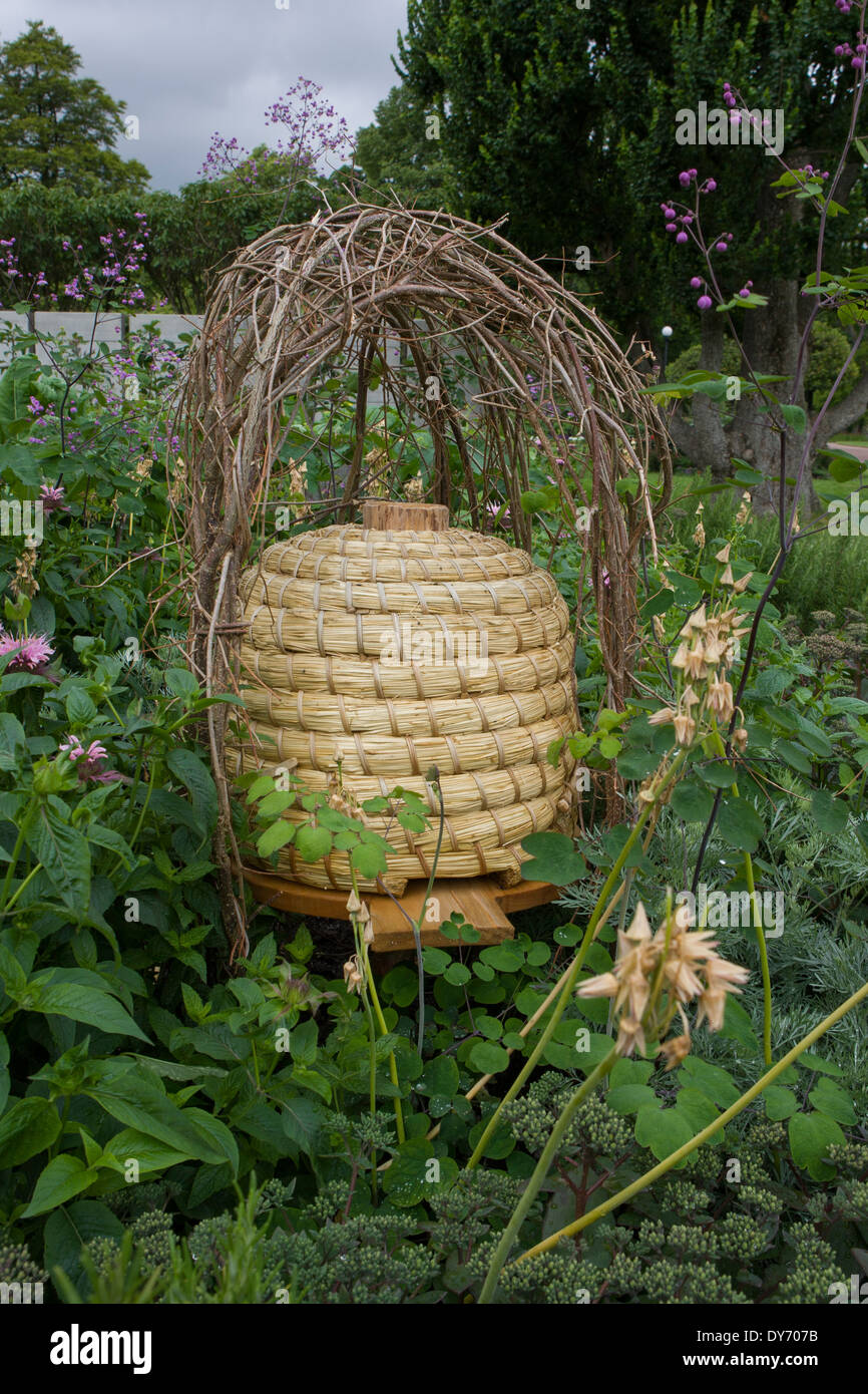 Garden beehive hi-res stock photography and images - Alamy