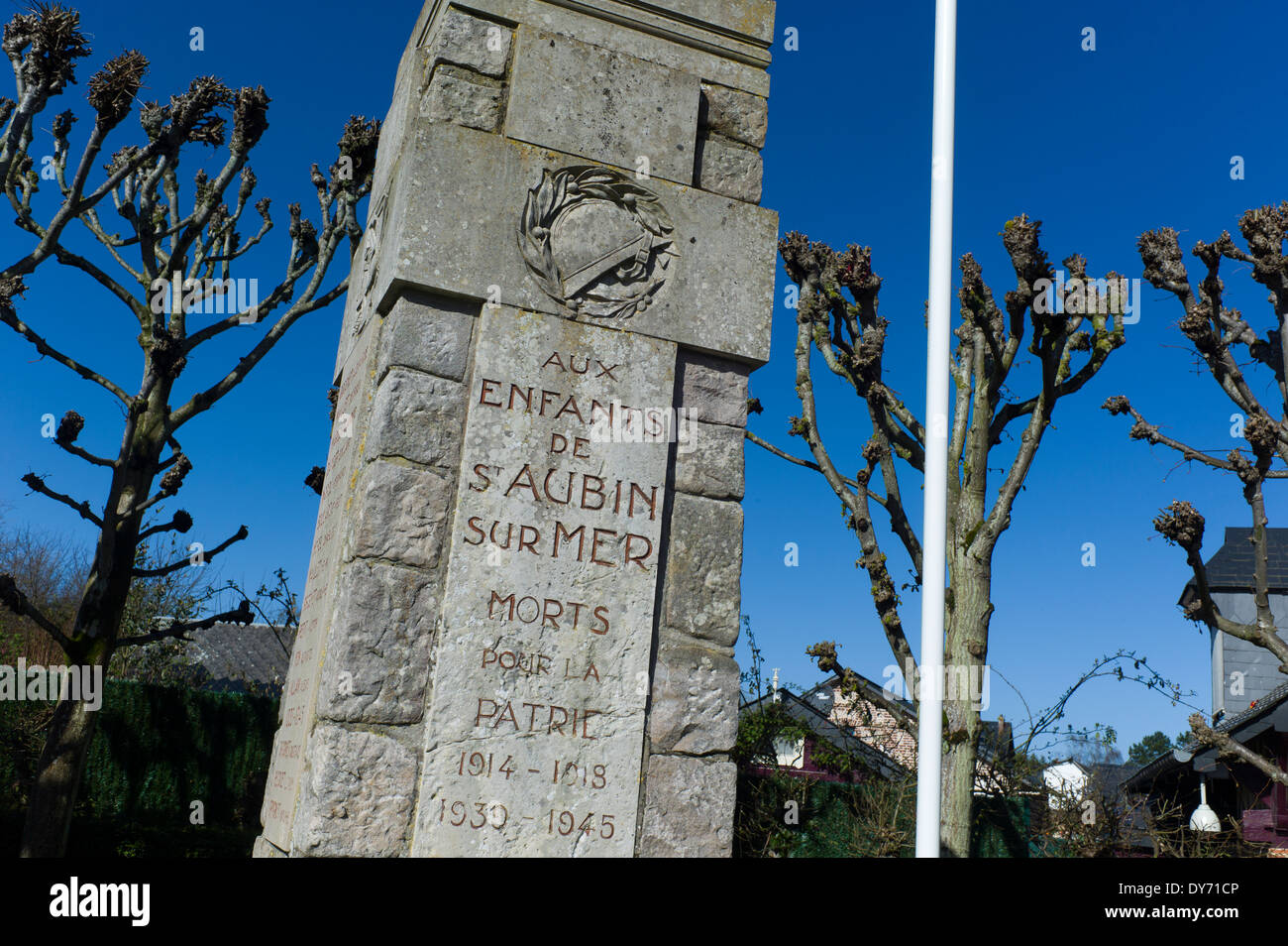 Crucifix monument memoriam sky graveyard grave graves tombstone ...