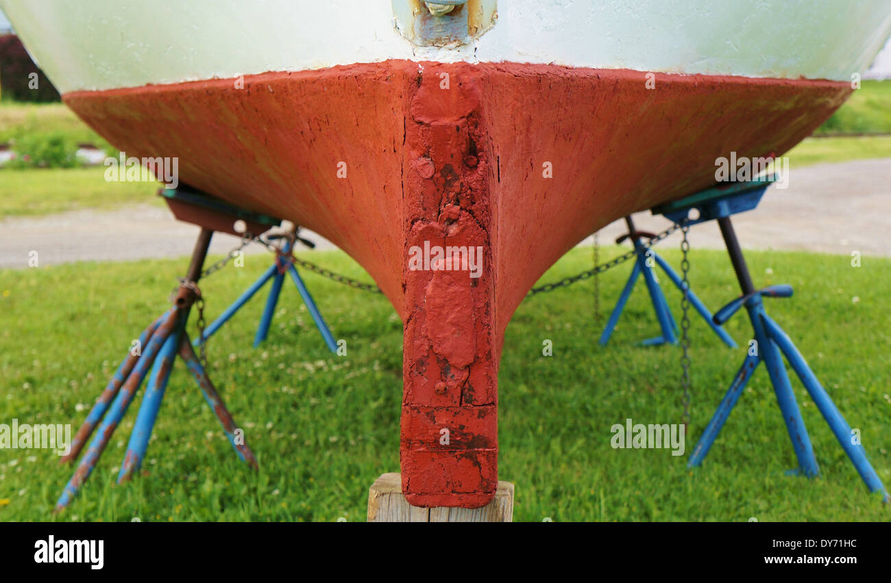 White hull stands hi-res stock photography and images - Alamy