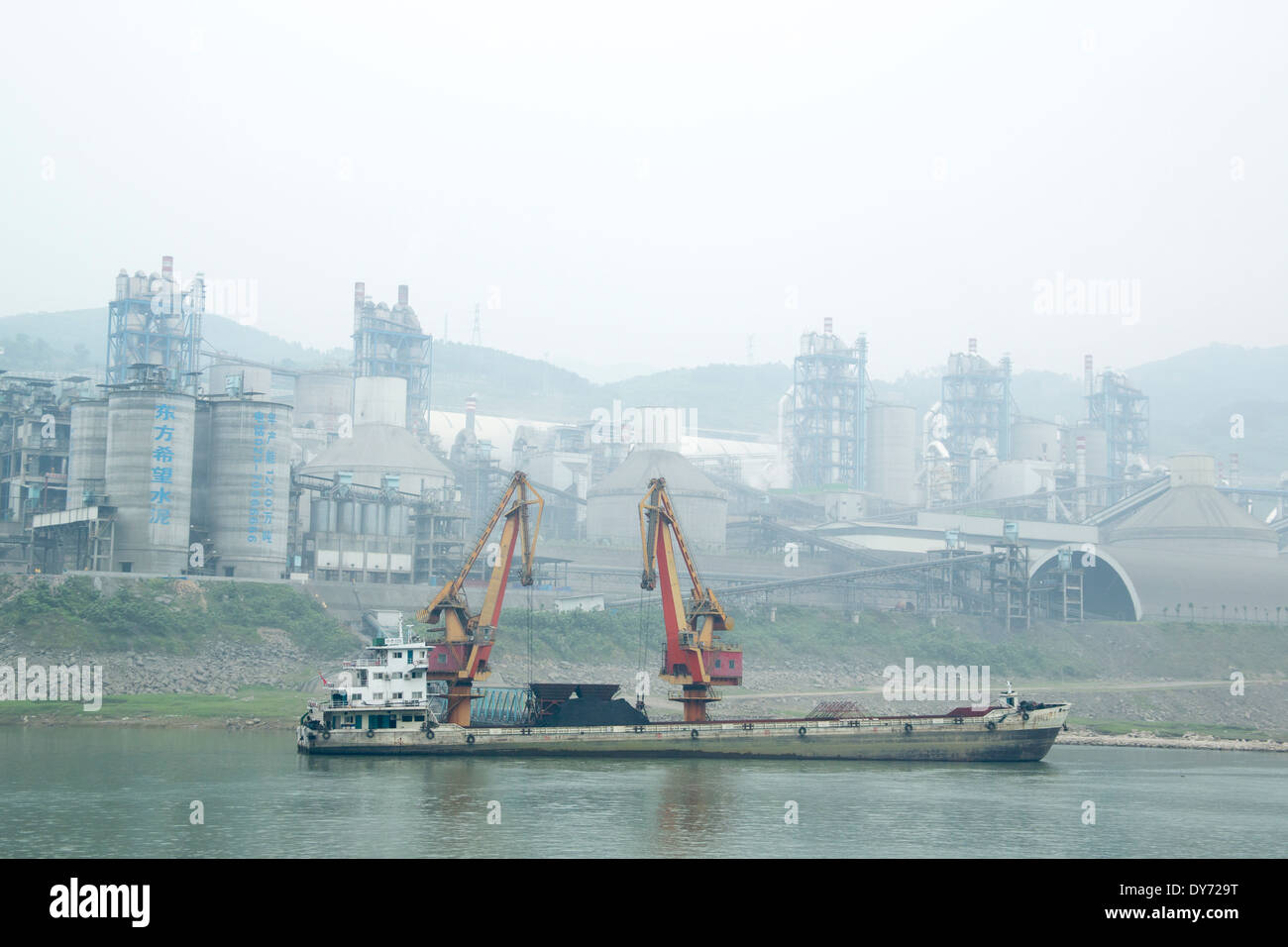 Yangtze river pollution hi-res stock photography and images - Alamy