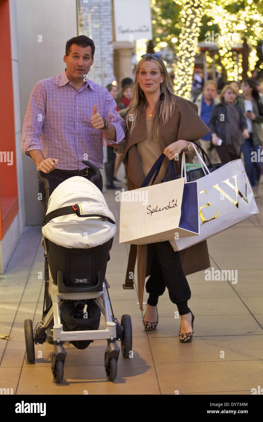 Molly Sims christmas shopping with husband Scott Stuber and son Brooks ...