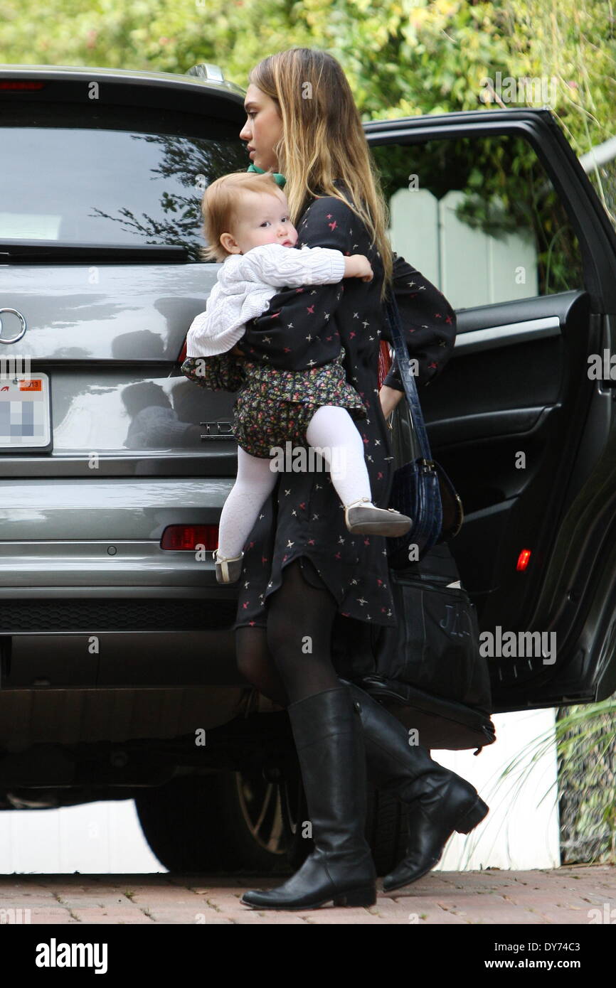 Jessica Alba and daughter Haven Garner Warren getting into their SUV in ...