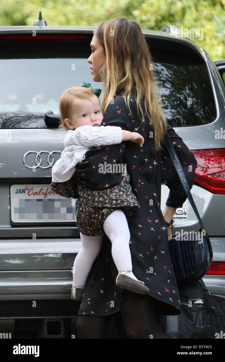 Jessica Alba and daughter Haven Garner Warren getting into their SUV in ...