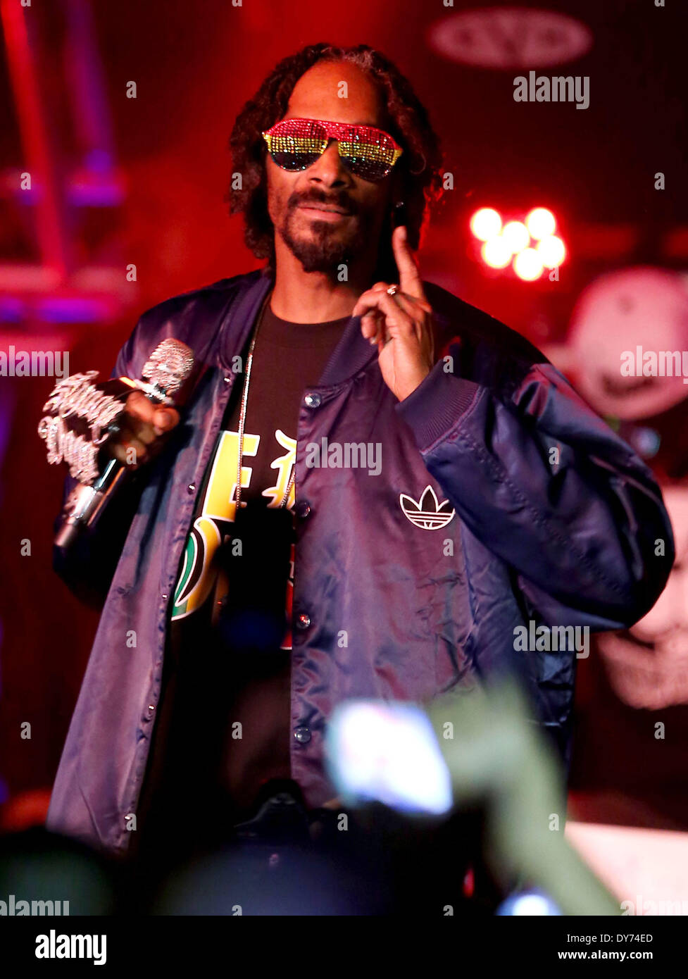 Snoop dogg jacket hi-res stock photography and images - Alamy