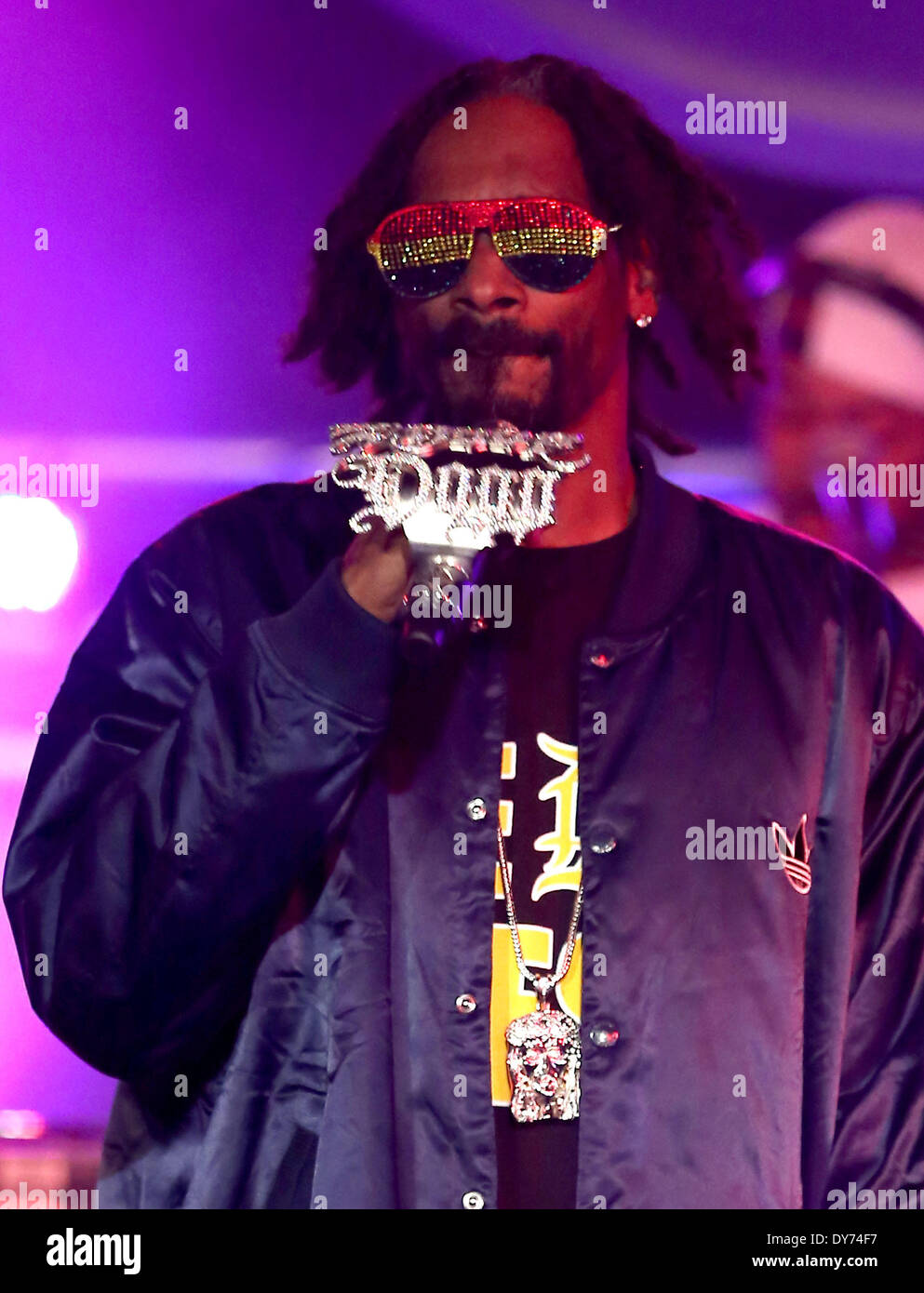 Snoop Dogg performing live in concert at Hard Rock Cafe Las Vegas ...