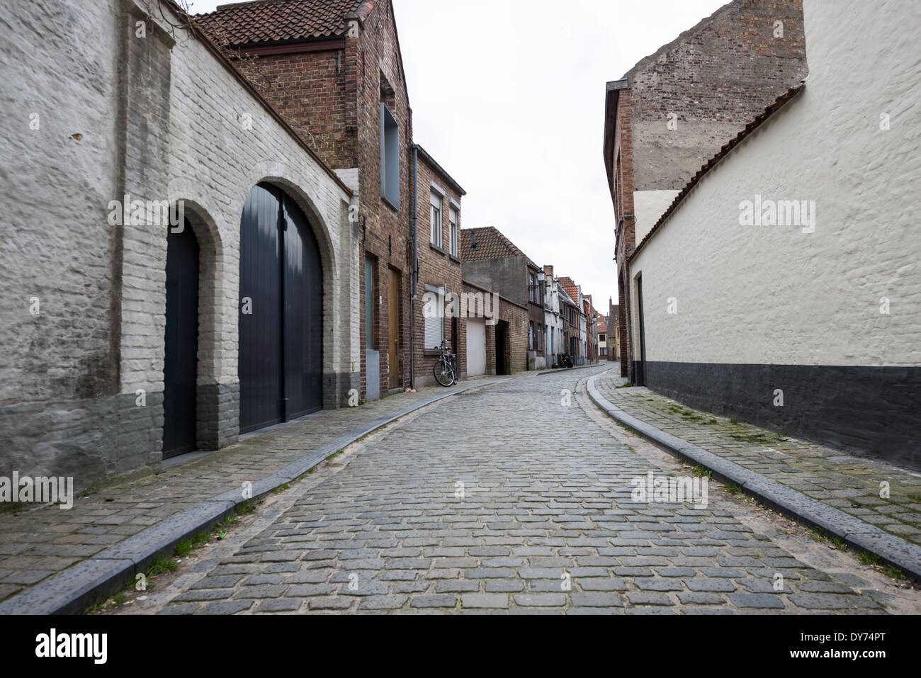 Quiet cobblestone street winds hi-res stock photography and images - Alamy