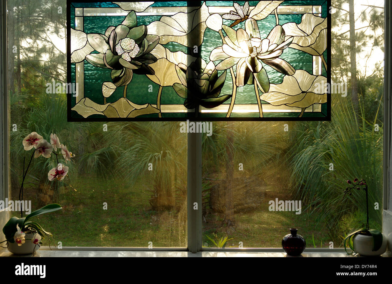 Pink stained glass window hi-res stock photography and images - Alamy