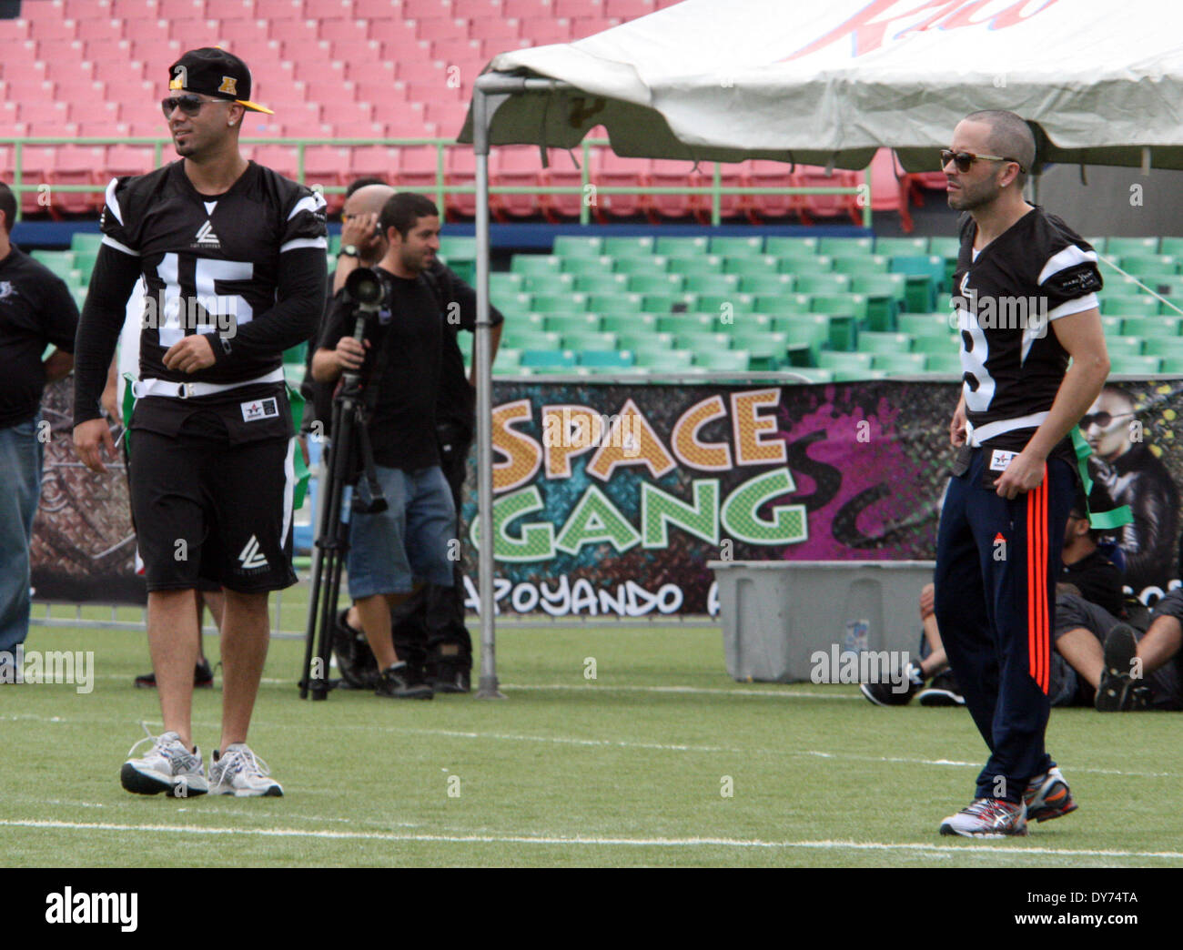 Wisin (left) and Yandel of reggaeton duo Wisin and Yandel in action at ...