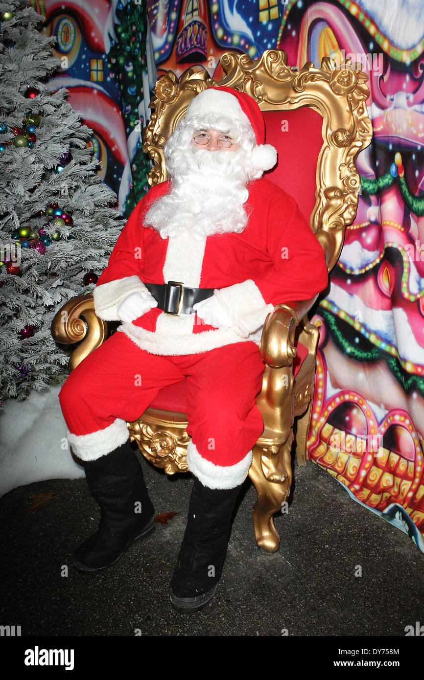 Los Angeles Mission Christmas Eve For The Homeless Featuring: Santa ...